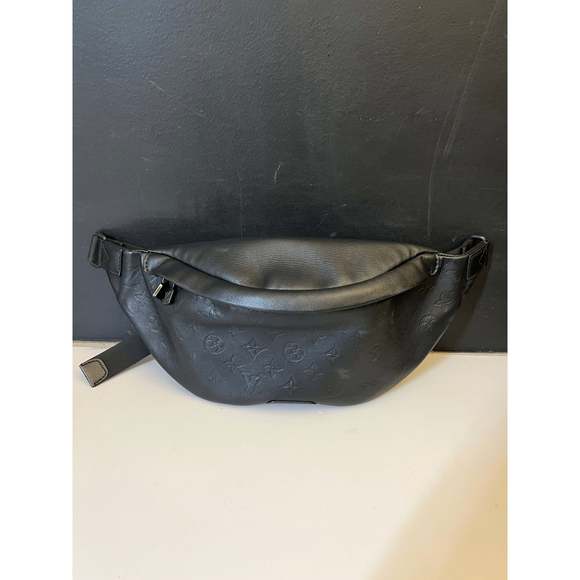 Louis Vuitton | Bags | Louis Vuitton Lv Black Monogram Shadow Leather Discovery Bum Bag Pm ...